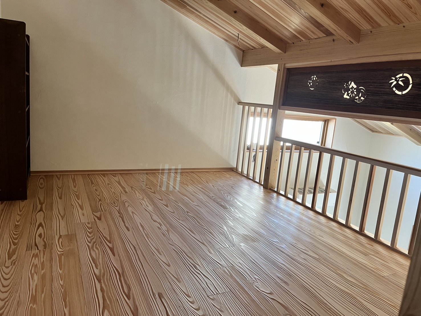 うづくりの光沢 | 羽目板屋どっとこむ（マルウメ梅江製材所）
