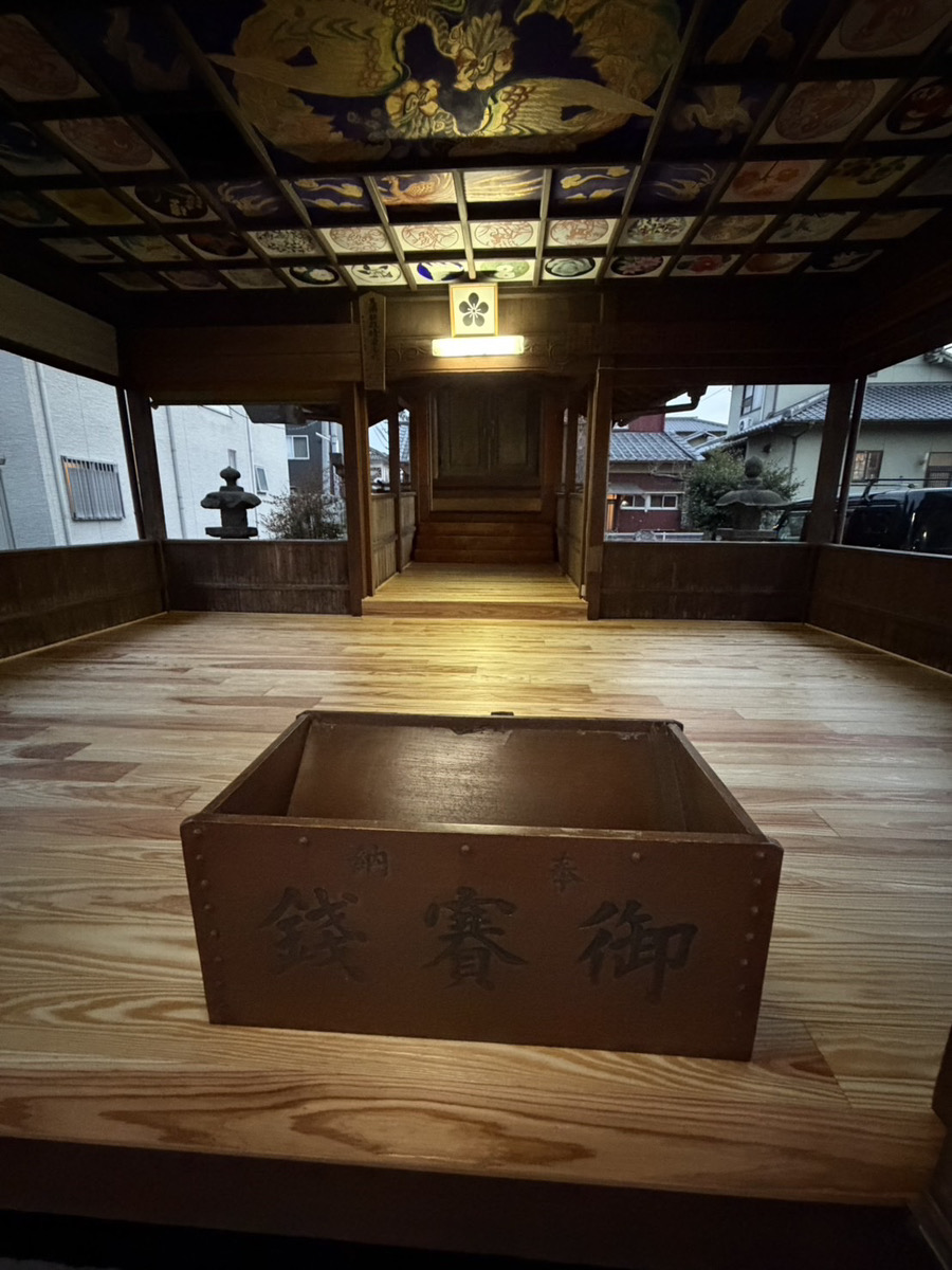 【施工例271】大分市明磧天満社の床板｜杉のうづくりフローリング｜ | 羽目板屋どっとこむ（マルウメ梅江製材所）